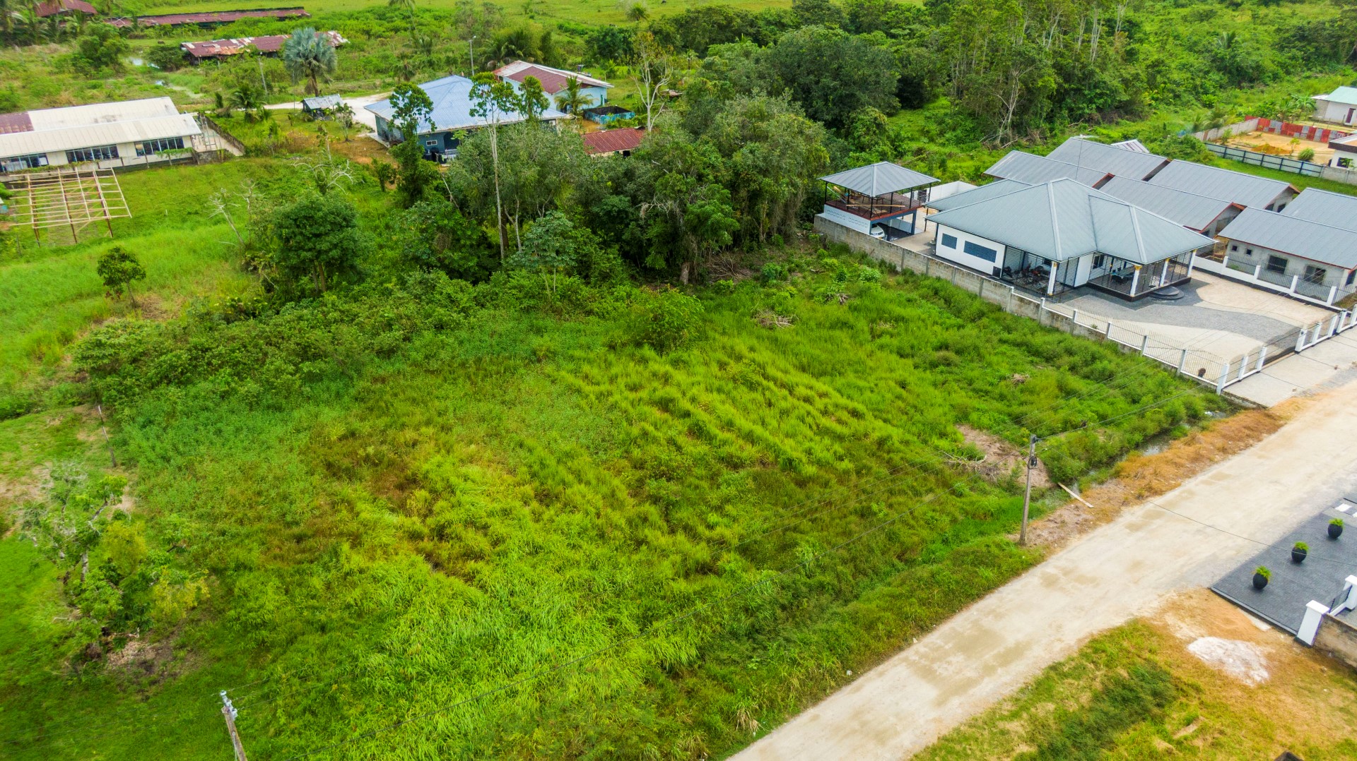 Radj Ramdienweg 35 • Perceel te koop • Koewarasan, Wanica, Suriname ...